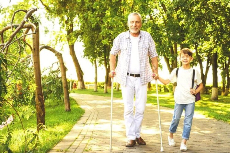 Krücken: Auswahl und Anwendung der Gehhilfen